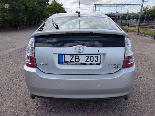 Pelēks Toyota Prius 2007 Šauļi, ar dzinēja tilpumu 1.50 L un nobraukumu 273 tūkst. km par 3150 €, foto 5 vietnē AUTOMOTO.COM.LV
