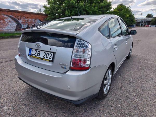Pelēks Toyota Prius 2007 Šauļi, ar dzinēja tilpumu 1.50 L un nobraukumu 273 tūkst. km par 3150 €, foto 6 vietnē AUTOMOTO.COM.LV