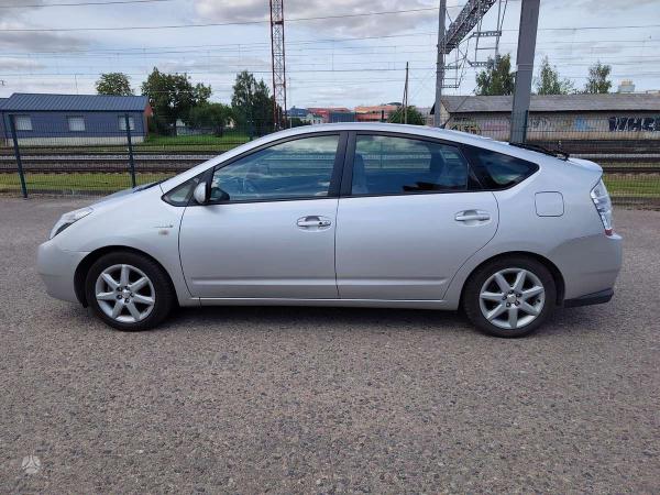 Pelēks Toyota Prius 2007 Šauļi, ar dzinēja tilpumu 1.50 L un nobraukumu 273 tūkst. km par 3150 €, foto 8 vietnē AUTOMOTO.COM.LV