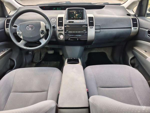 Pelēks Toyota Prius 2007 Šauļi, ar dzinēja tilpumu 1.50 L un nobraukumu 273 tūkst. km par 3150 €, foto 9 vietnē AUTOMOTO.COM.LV