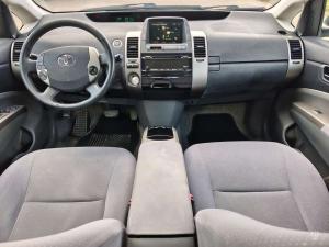 Grey Toyota Prius 2007 in Siauliai, with an engine capacity of 1.50 L and mileage of 273 thousand km for 3150 €, photo 10 on AUTOMOTO.COM.LV