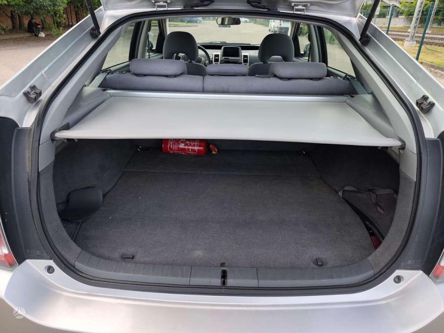 Grey Toyota Prius 2007 in Siauliai, with an engine capacity of 1.50 L and mileage of 273 thousand km for 3150 €, photo 16 on AUTOMOTO.COM.LV