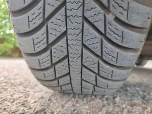 Grey Toyota Prius 2007 in Siauliai, with an engine capacity of 1.50 L and mileage of 273 thousand km for 3150 €, photo 17 on AUTOMOTO.COM.LV