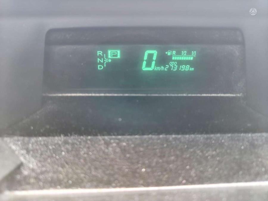 Grey Toyota Prius 2007 in Siauliai, with an engine capacity of 1.50 L and mileage of 273 thousand km for 3150 €, photo 18 on AUTOMOTO.COM.LV