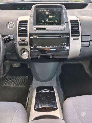 Grey Toyota Prius 2007 in Siauliai, with an engine capacity of 1.50 L and mileage of 273 thousand km for 3150 €, photo 19 on AUTOMOTO.COM.LV