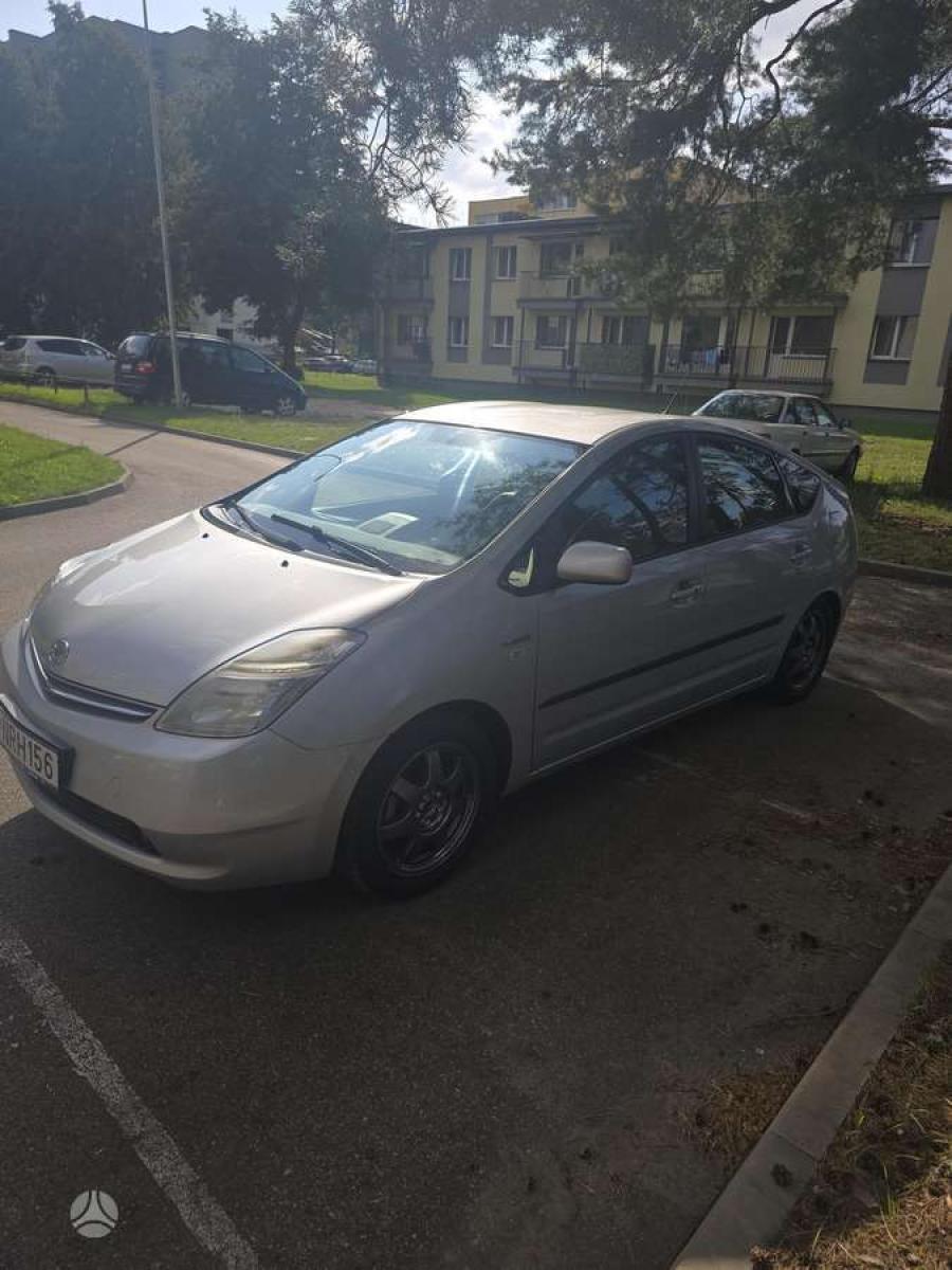 Pelēks Toyota Prius 2007 Druskininkai, ar dzinēja tilpumu 1.50 L un nobraukumu 194 tūkst. km par 5800 €, foto 3 vietnē AUTOMOTO.COM.LV