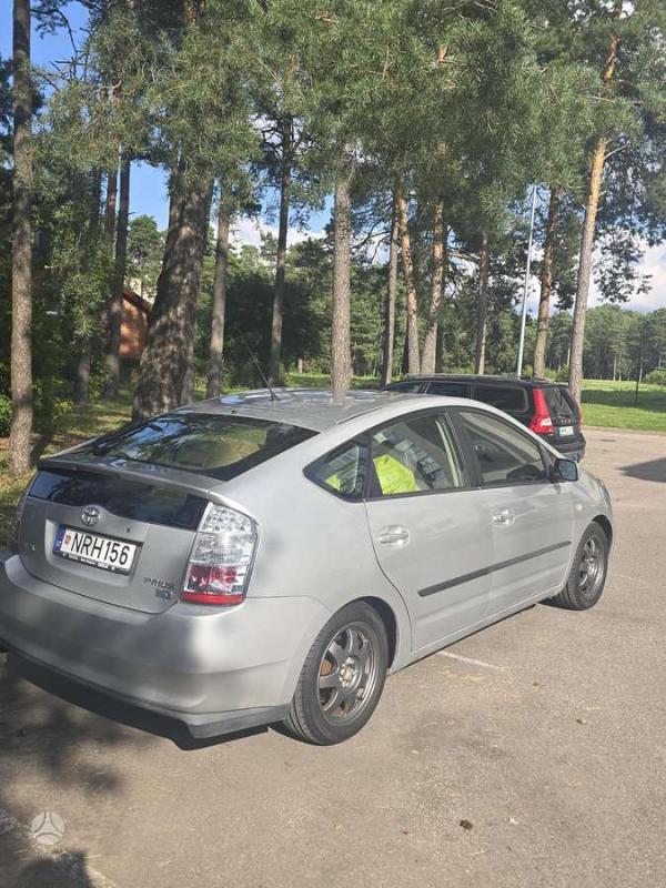 Pelēks Toyota Prius 2007 Druskininkai, ar dzinēja tilpumu 1.50 L un nobraukumu 194 tūkst. km par 5800 €, foto 5 vietnē AUTOMOTO.COM.LV