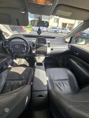 Pelēks Toyota Prius 2007 Druskininkai, ar dzinēja tilpumu 1.50 L un nobraukumu 194 tūkst. km par 5800 €, foto 6 vietnē AUTOMOTO.COM.LV