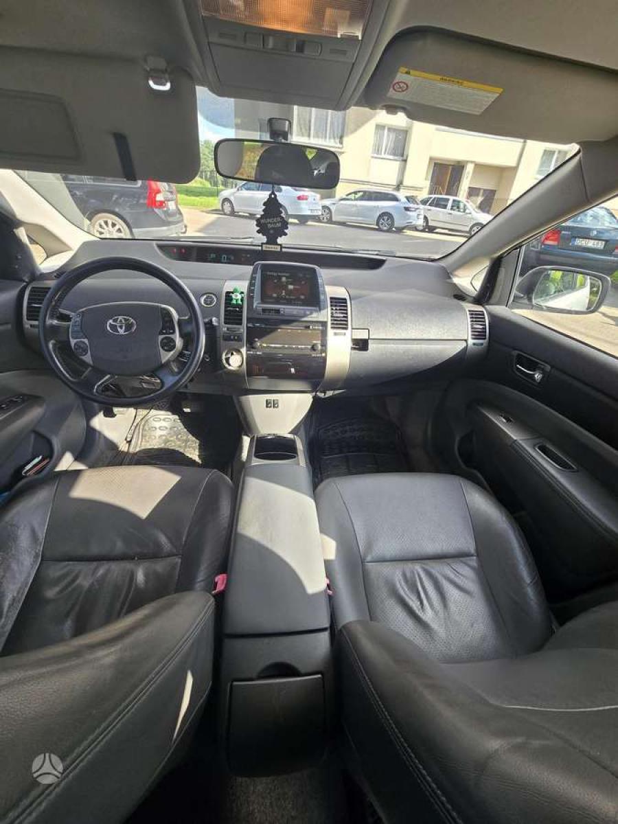 Pelēks Toyota Prius 2007 Druskininkai, ar dzinēja tilpumu 1.50 L un nobraukumu 194 tūkst. km par 5800 €, foto 6 vietnē AUTOMOTO.COM.LV