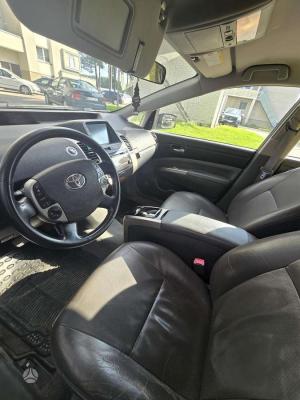 Pelēks Toyota Prius 2007 Druskininkai, ar dzinēja tilpumu 1.50 L un nobraukumu 194 tūkst. km par 5800 €, foto 7 vietnē AUTOMOTO.COM.LV
