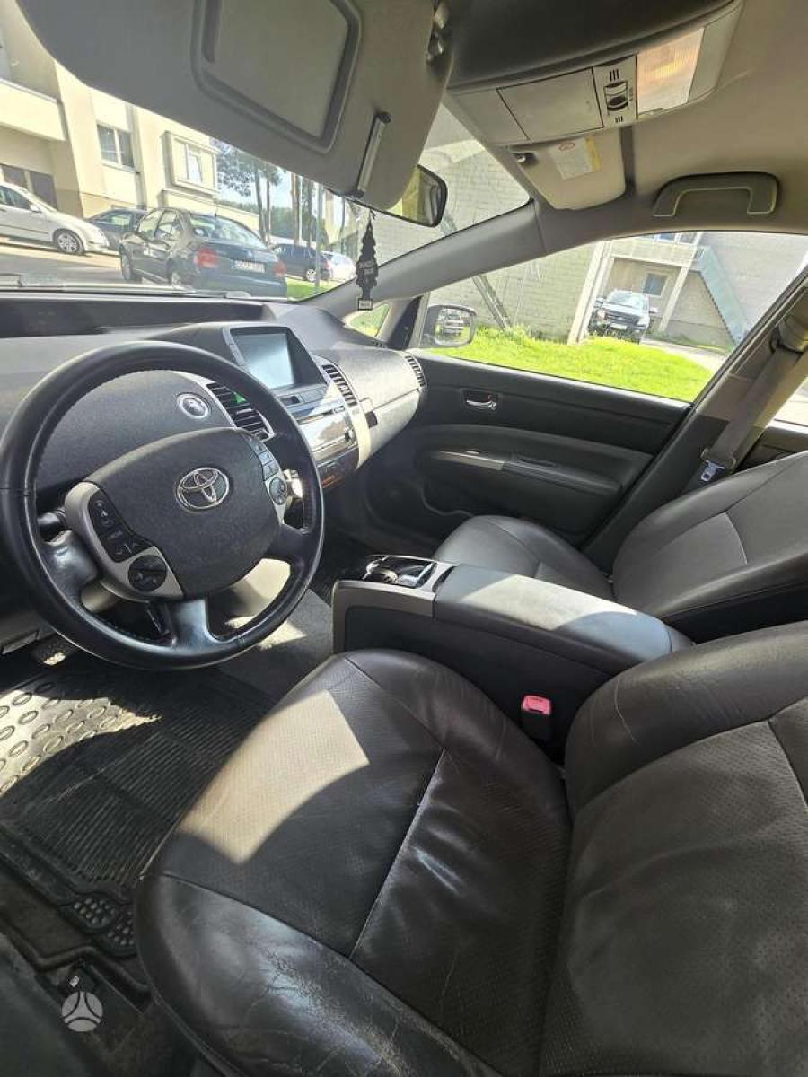Pelēks Toyota Prius 2007 Druskininkai, ar dzinēja tilpumu 1.50 L un nobraukumu 194 tūkst. km par 5800 €, foto 7 vietnē AUTOMOTO.COM.LV
