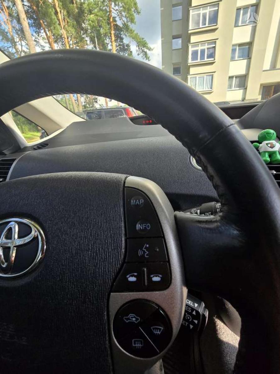 Pelēks Toyota Prius 2007 Druskininkai, ar dzinēja tilpumu 1.50 L un nobraukumu 194 tūkst. km par 5800 €, foto 8 vietnē AUTOMOTO.COM.LV