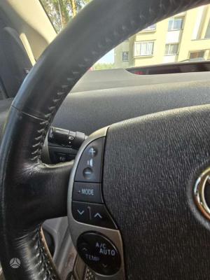 Pelēks Toyota Prius 2007 Druskininkai, ar dzinēja tilpumu 1.50 L un nobraukumu 194 tūkst. km par 5800 €, foto 9 vietnē AUTOMOTO.COM.LV