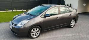 Pelēks Toyota Prius 2007 Viļņa, ar dzinēja tilpumu 1.50 L un nobraukumu 261 tūkst. km par 4250 €, foto  vietnē AUTOMOTO.COM.LV