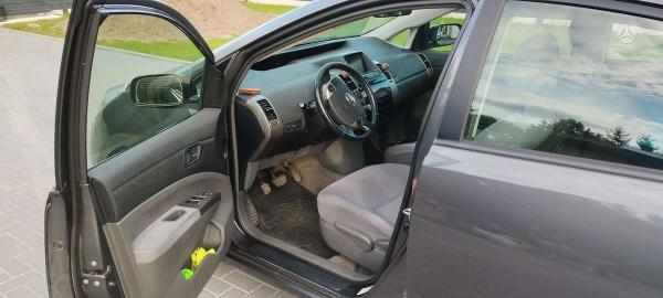 Toyota Prius 2007 in Vilnius on AUTOMOTO.COM.LV Grey Toyota Prius 2007 in Vilnius, with an engine capacity of 1.50 L and mileage of 261 thousand km for 4250 €, photo 8 on AUTOMOTO.COM.LV