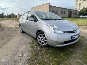 Grey Toyota Prius 2007 in Moletai, with an engine capacity of 1.50 L and mileage of 272 thousand km for 4400 €, photo  on AUTOMOTO.COM.LV