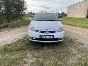 Grey Toyota Prius 2007 in Moletai, with an engine capacity of 1.50 L and mileage of 272 thousand km for 4400 €, photo 3 on AUTOMOTO.COM.LV