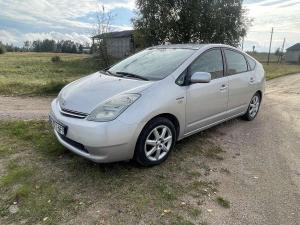 Grey Toyota Prius 2007 in Moletai, with an engine capacity of 1.50 L and mileage of 272 thousand km for 4400 €, photo 4 on AUTOMOTO.COM.LV