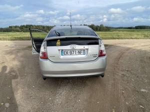 Grey Toyota Prius 2007 in Moletai, with an engine capacity of 1.50 L and mileage of 272 thousand km for 4400 €, photo 6 on AUTOMOTO.COM.LV