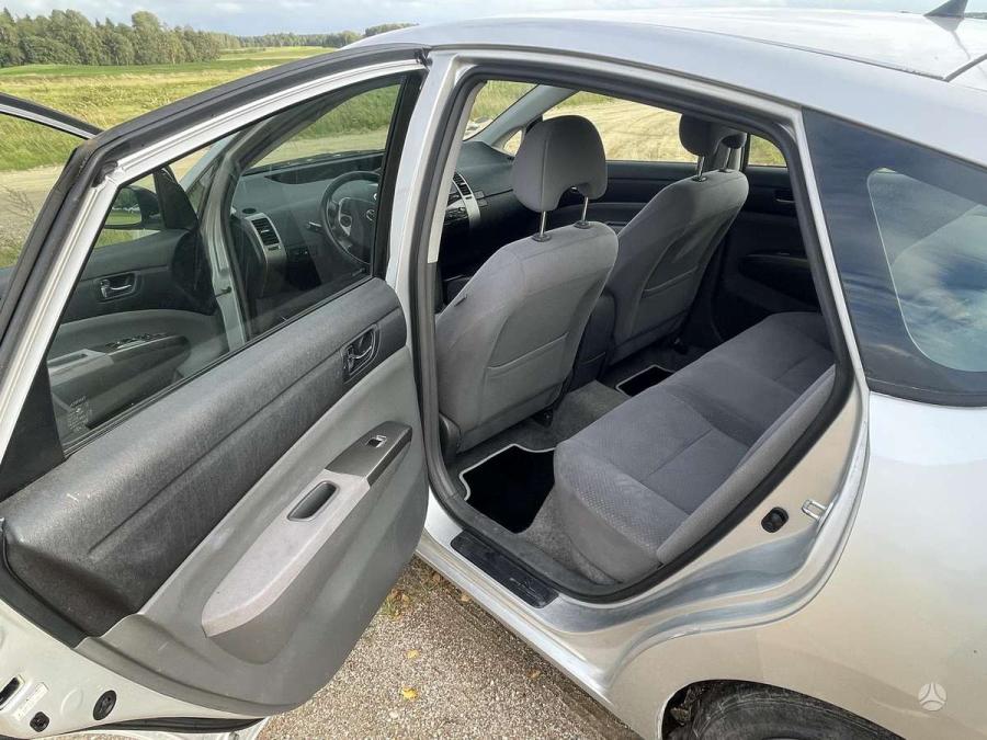 Grey Toyota Prius 2007 in Moletai, with an engine capacity of 1.50 L and mileage of 272 thousand km for 4400 €, photo 9 on AUTOMOTO.COM.LV