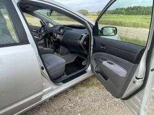 Grey Toyota Prius 2007 in Moletai, with an engine capacity of 1.50 L and mileage of 272 thousand km for 4400 €, photo 10 on AUTOMOTO.COM.LV