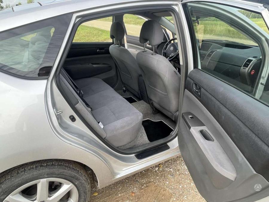 Grey Toyota Prius 2007 in Moletai, with an engine capacity of 1.50 L and mileage of 272 thousand km for 4400 €, photo 11 on AUTOMOTO.COM.LV