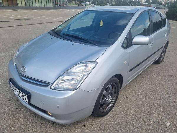 Pelēks Toyota Prius 2007 Šauļi, ar dzinēja tilpumu 1.50 L un nobraukumu 225 tūkst. km par 4900 €, foto 3 vietnē AUTOMOTO.COM.LV