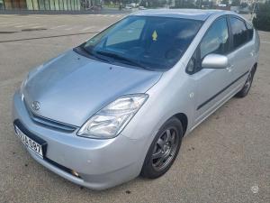 Grey Toyota Prius 2007 in Siauliai, with an engine capacity of 1.50 L and mileage of 225 thousand km for 4900 €, photo 3 on AUTOMOTO.COM.LV
