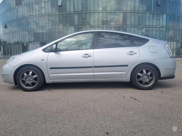 Pelēks Toyota Prius 2007 Šauļi, ar dzinēja tilpumu 1.50 L un nobraukumu 225 tūkst. km par 4900 €, foto 5 vietnē AUTOMOTO.COM.LV