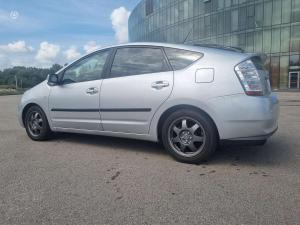Grey Toyota Prius 2007 in Siauliai, with an engine capacity of 1.50 L and mileage of 225 thousand km for 4900 €, photo 7 on AUTOMOTO.COM.LV