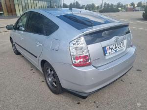 Grey Toyota Prius 2007 in Siauliai, with an engine capacity of 1.50 L and mileage of 225 thousand km for 4900 €, photo 8 on AUTOMOTO.COM.LV