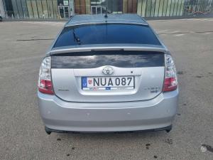 Grey Toyota Prius 2007 in Siauliai, with an engine capacity of 1.50 L and mileage of 225 thousand km for 4900 €, photo 9 on AUTOMOTO.COM.LV