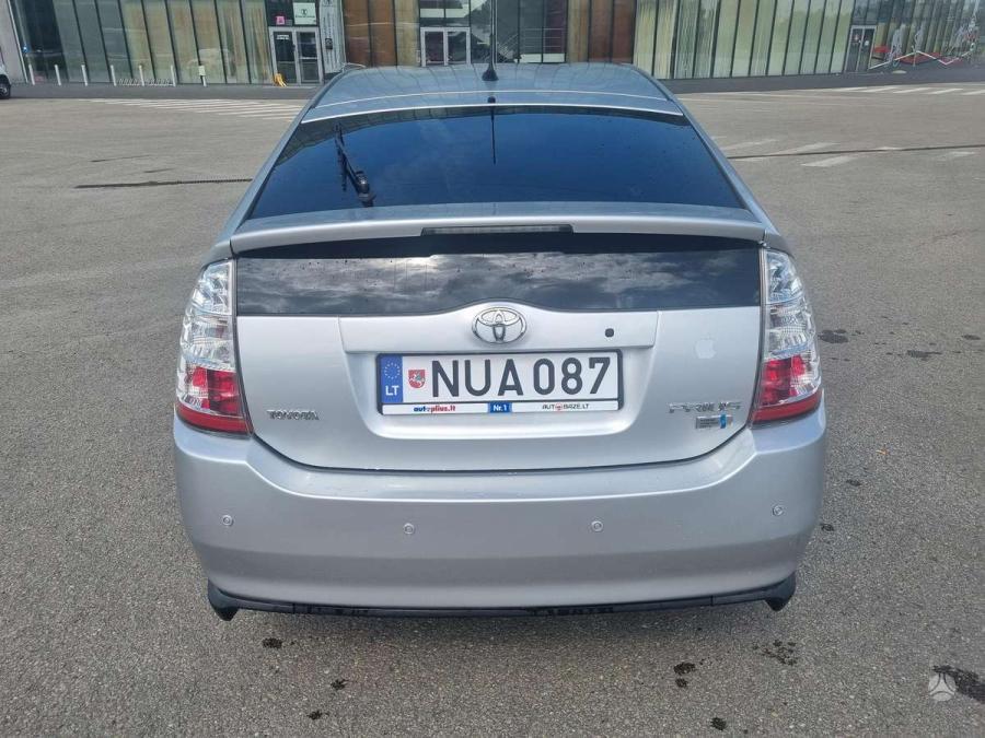 Grey Toyota Prius 2007 in Siauliai, with an engine capacity of 1.50 L and mileage of 225 thousand km for 4900 €, photo 9 on AUTOMOTO.COM.LV