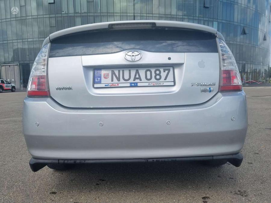 Grey Toyota Prius 2007 in Siauliai, with an engine capacity of 1.50 L and mileage of 225 thousand km for 4900 €, photo 10 on AUTOMOTO.COM.LV
