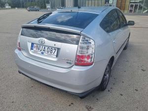 Grey Toyota Prius 2007 in Siauliai, with an engine capacity of 1.50 L and mileage of 225 thousand km for 4900 €, photo 11 on AUTOMOTO.COM.LV