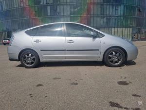 Grey Toyota Prius 2007 in Siauliai, with an engine capacity of 1.50 L and mileage of 225 thousand km for 4900 €, photo 14 on AUTOMOTO.COM.LV