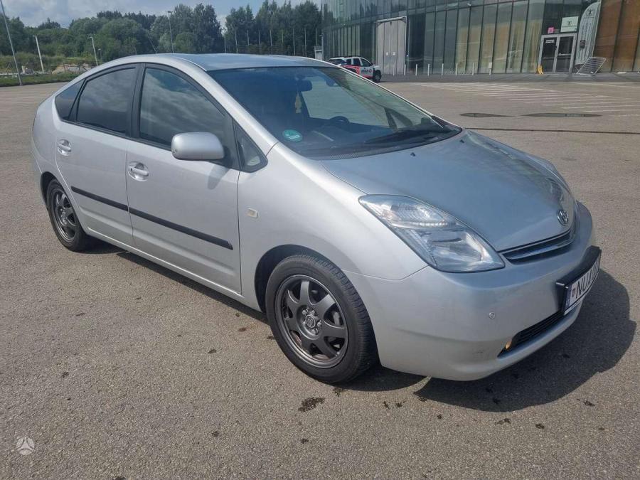 Grey Toyota Prius 2007 in Siauliai, with an engine capacity of 1.50 L and mileage of 225 thousand km for 4900 €, photo 17 on AUTOMOTO.COM.LV