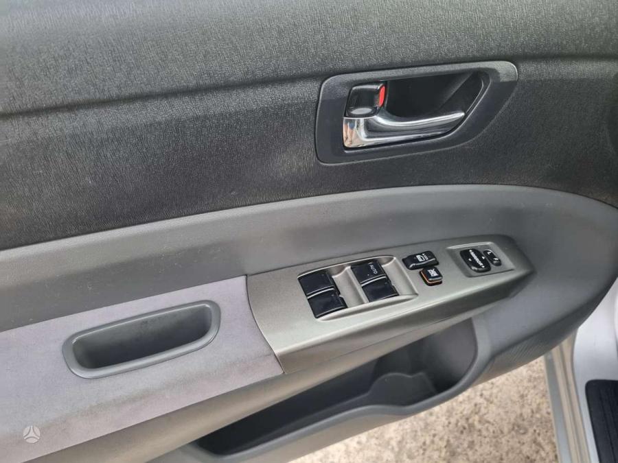 Grey Toyota Prius 2007 in Siauliai, with an engine capacity of 1.50 L and mileage of 225 thousand km for 4900 €, photo 20 on AUTOMOTO.COM.LV