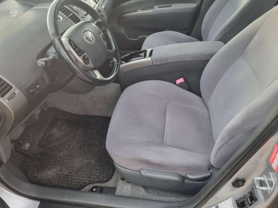 Grey Toyota Prius 2007 in Siauliai, with an engine capacity of 1.50 L and mileage of 225 thousand km for 4900 €, photo 22 on AUTOMOTO.COM.LV