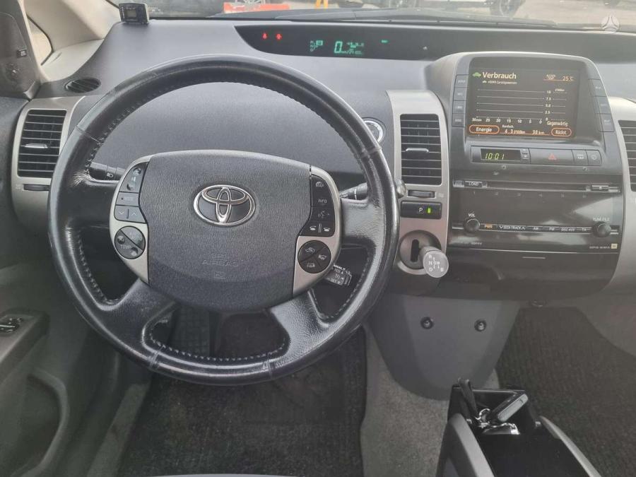 Grey Toyota Prius 2007 in Siauliai, with an engine capacity of 1.50 L and mileage of 225 thousand km for 4900 €, photo 25 on AUTOMOTO.COM.LV