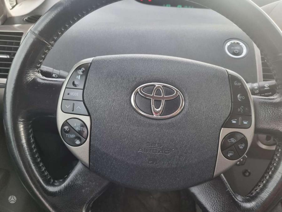 Grey Toyota Prius 2007 in Siauliai, with an engine capacity of 1.50 L and mileage of 225 thousand km for 4900 €, photo 26 on AUTOMOTO.COM.LV