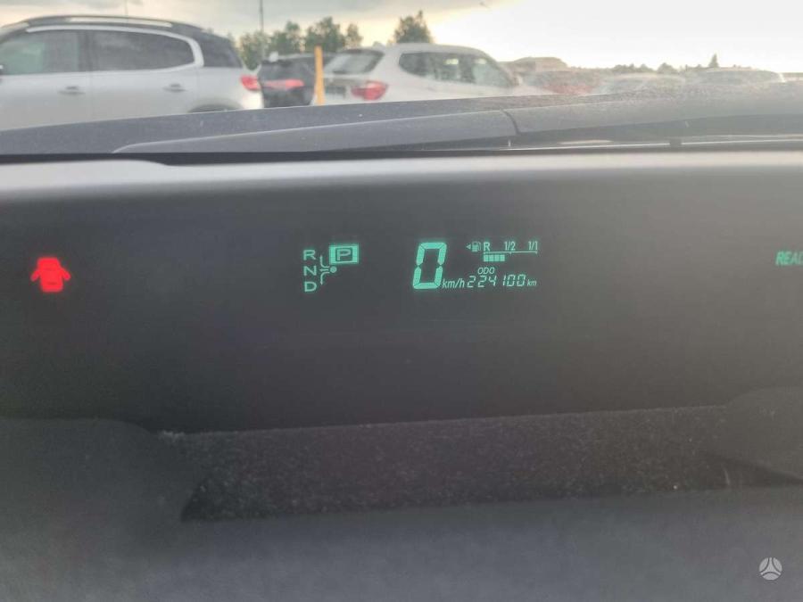Grey Toyota Prius 2007 in Siauliai, with an engine capacity of 1.50 L and mileage of 225 thousand km for 4900 €, photo 27 on AUTOMOTO.COM.LV