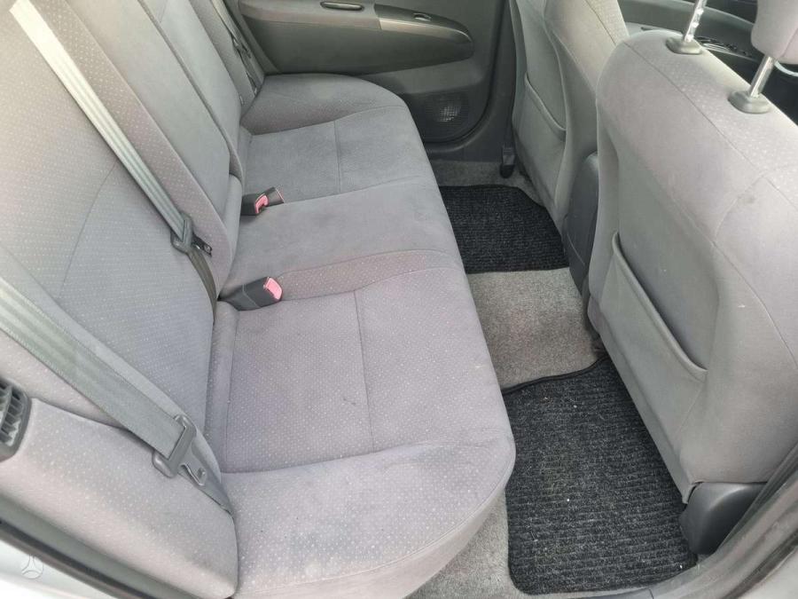 Grey Toyota Prius 2007 in Siauliai, with an engine capacity of 1.50 L and mileage of 225 thousand km for 4900 €, photo 33 on AUTOMOTO.COM.LV