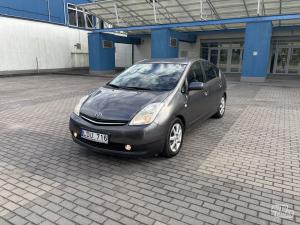 Grey Toyota Prius 2007 in Vilnius, with an engine capacity of 1.50 L and mileage of 300 thousand km for 2650 €, photo  on AUTOMOTO.COM.LV