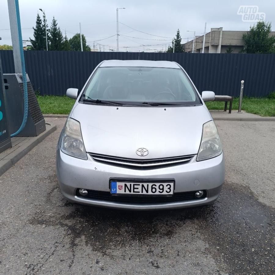 Pelēks Toyota Prius 2007 Kauņa, ar dzinēja tilpumu 1.50 L un nobraukumu 370 tūkst. km par 3450 €, foto 1 vietnē AUTOMOTO.COM.LV