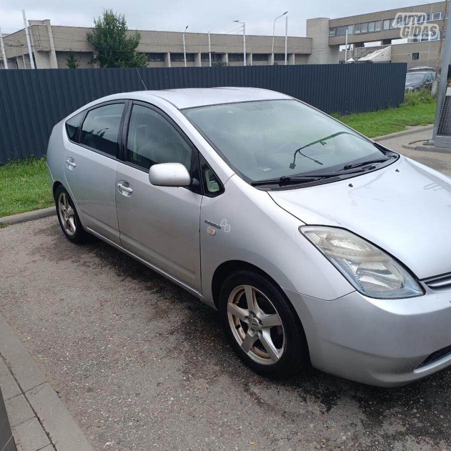 Pelēks Toyota Prius 2007 Kauņa, ar dzinēja tilpumu 1.50 L un nobraukumu 370 tūkst. km par 3450 €, foto 4 vietnē AUTOMOTO.COM.LV