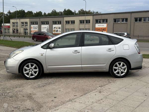 Grey Toyota Prius 2007 in Vilnius, with an engine capacity of 1.50 L and mileage of 341 thousand km for 3333 €, photo 5 on AUTOMOTO.COM.LV
