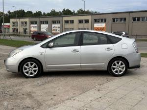 Grey Toyota Prius 2007 in Vilnius, with an engine capacity of 1.50 L and mileage of 341 thousand km for 3333 €, photo 5 on AUTOMOTO.COM.LV