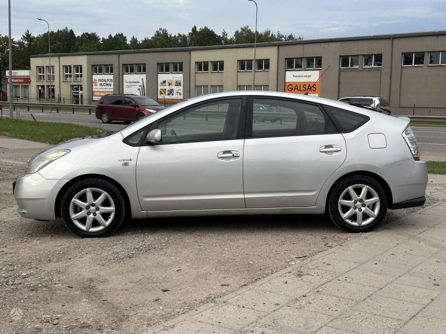 Grey Toyota Prius 2007 in Vilnius, with an engine capacity of 1.50 L and mileage of 341 thousand km for 3333 €, photo 5 on AUTOMOTO.COM.LV