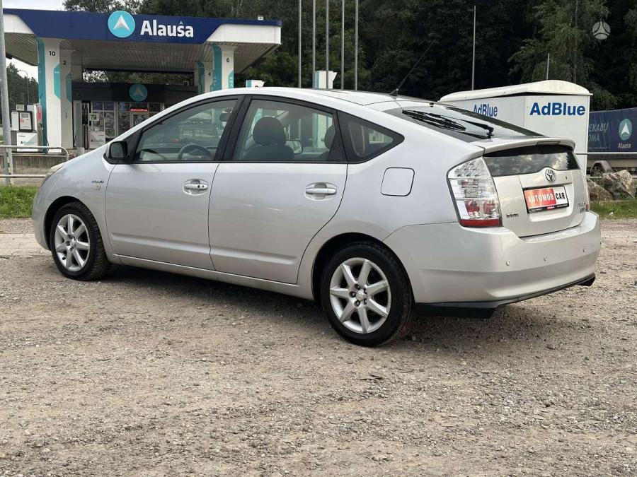 Grey Toyota Prius 2007 in Vilnius, with an engine capacity of 1.50 L and mileage of 341 thousand km for 3333 €, photo 6 on AUTOMOTO.COM.LV
